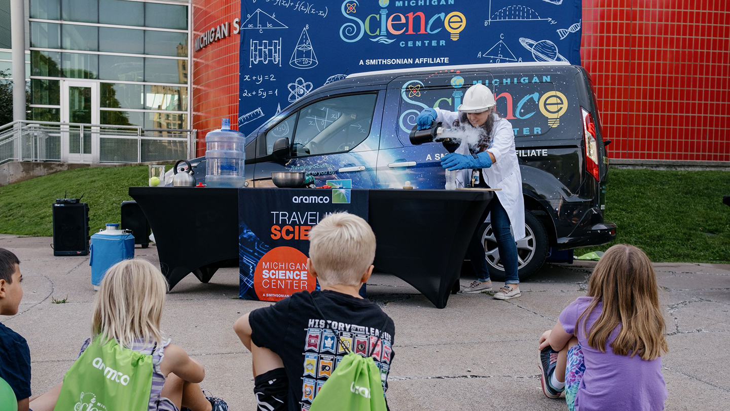 Traveling science program kicks off for Michigan students | Aramco Americas