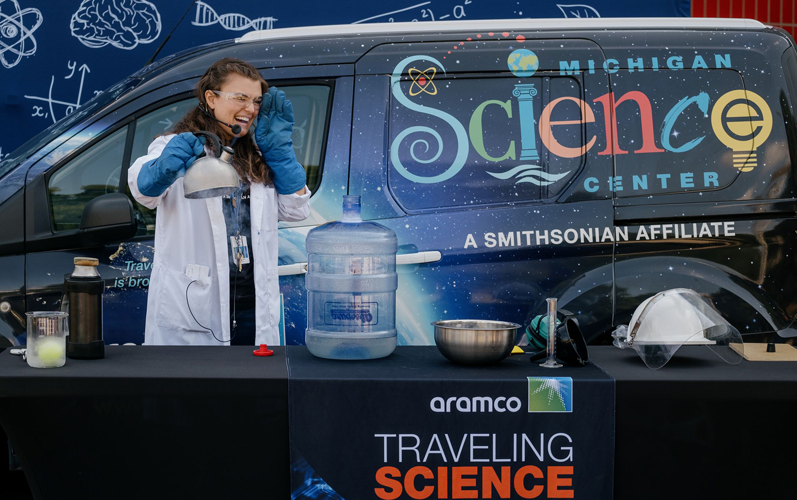 Traveling science program kicks off for Michigan students | Aramco Americas