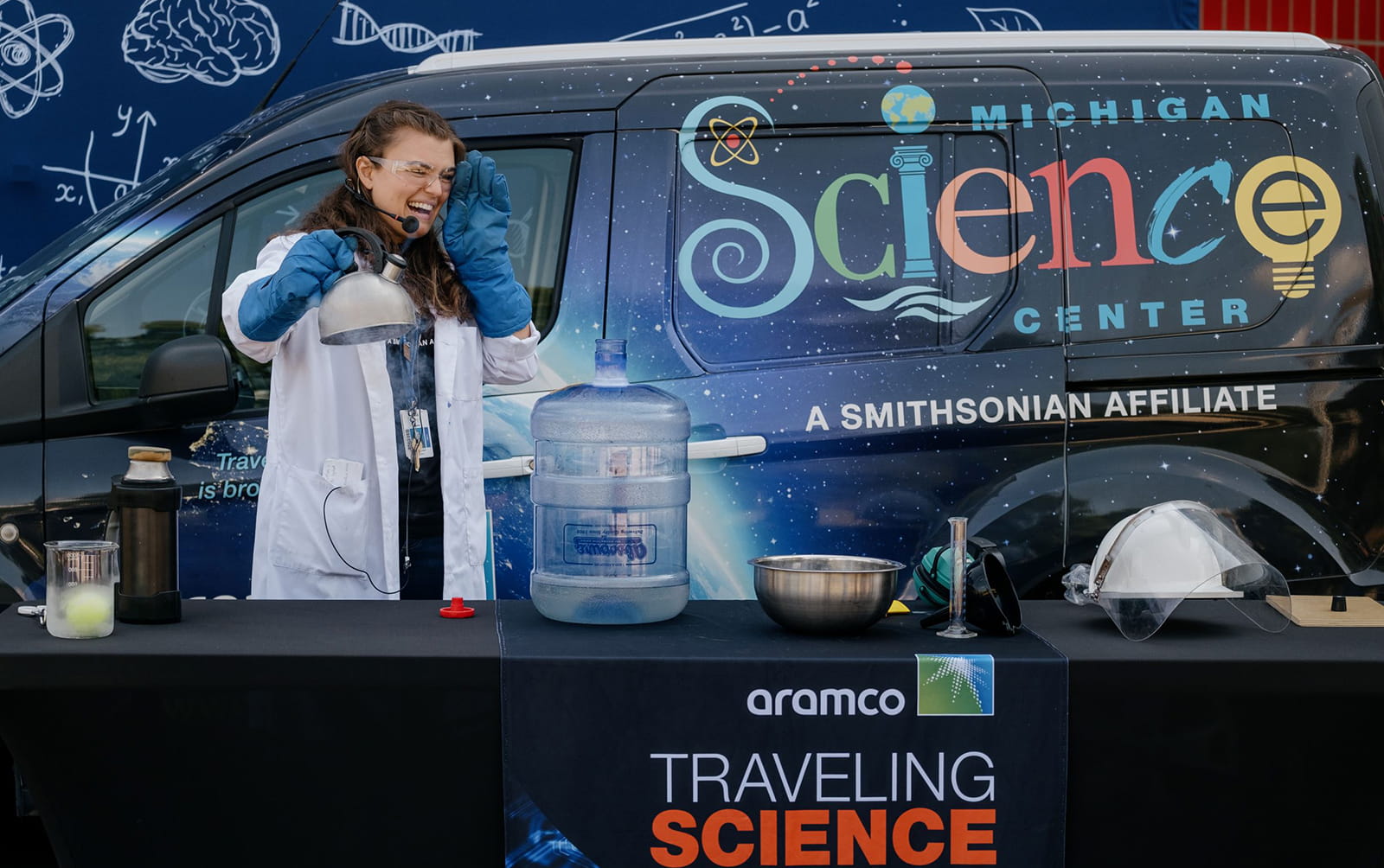 Traveling science program kicks off for Michigan students | Aramco Americas